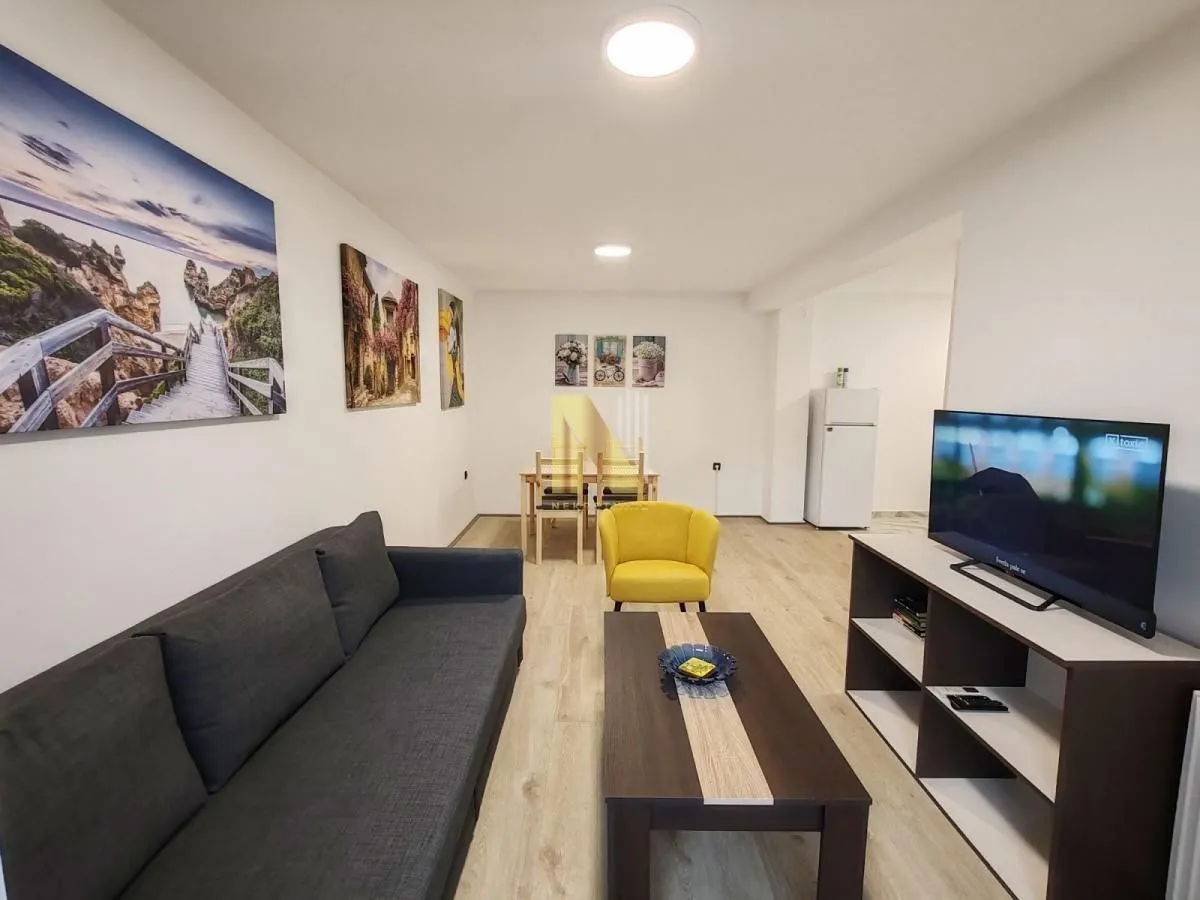 Izdavanje, trosoban stan, 60m², Centar, Novi Sad
