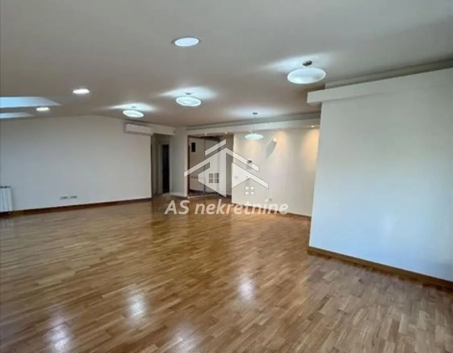 Izdavanje, trosoban stan, 130m², Senjak, Beograd
