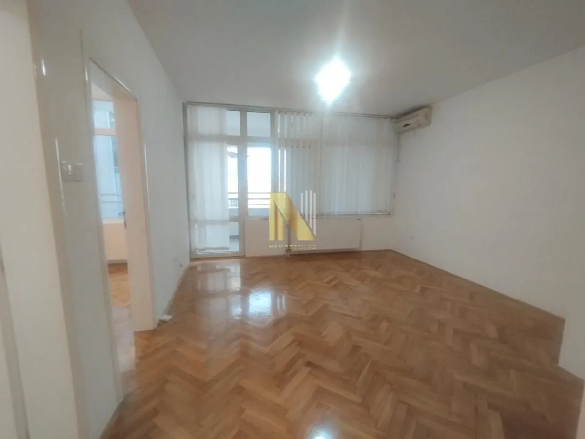 Prodaja, dvosoban stan, 50m², Bulevar Oslobodjenja, Novi Sad Sve Podlokacije