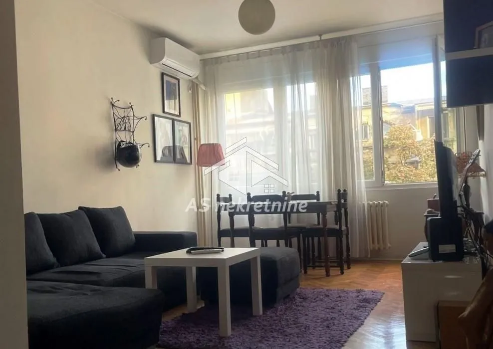 Izdavanje, trosoban stan, 70m², Vračar Sve Podlokacije, Beograd