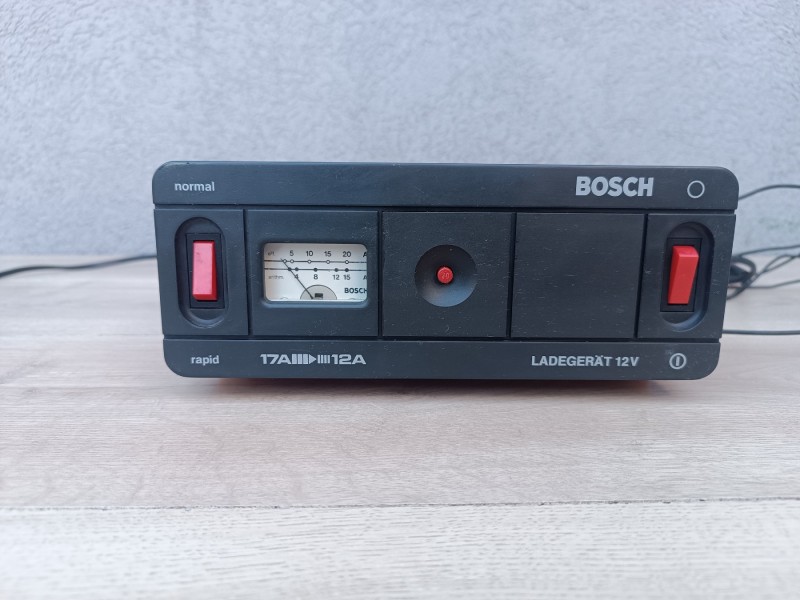 bosch punjac akumulatora 12v