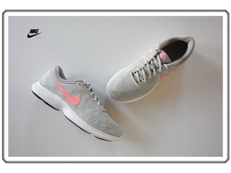 ***NIKE***REVOLUTION 4 PATIKE 40!