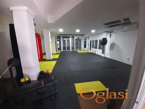 ***lokal odličan centar***