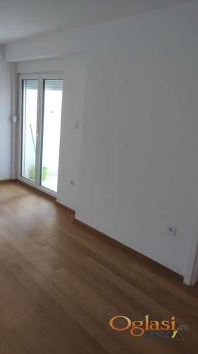 NOV, PULUNAMEŠTEN JEDNOIPOSOBAN STAN, CENTAR