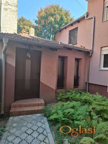 CENTAR IZDAJE SE JEDNOIPOSOBAN DVORIŠNI DUPLEX STAN