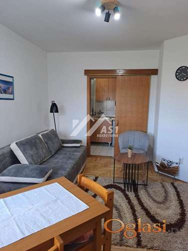 Izdajem lep renoviran komforan sta na Novoj Detelinari !!!! ID#5833
