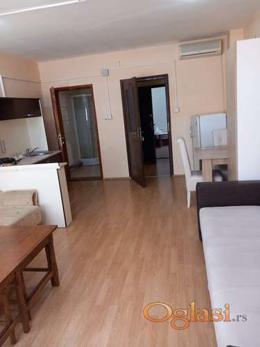 STUDENTSKI APARTMAN,PEŠAČKA ZONA