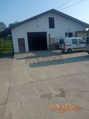 Izdaje se poslovni prostor 270 m2 plus 110 m2, u Kragujevcu, Stanovo