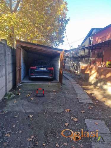 ODLIČNA GARAŽA ZA DVA MESTA U TEMERINSKOJ ULICI