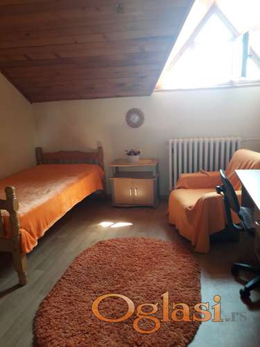 Izdajemo sobe bez gazde blizu futoske pijace