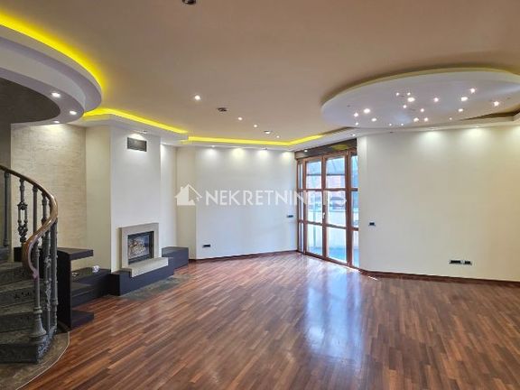 Charming town villa set on the edge of the Košutnjak forest, offering peace and privacy.