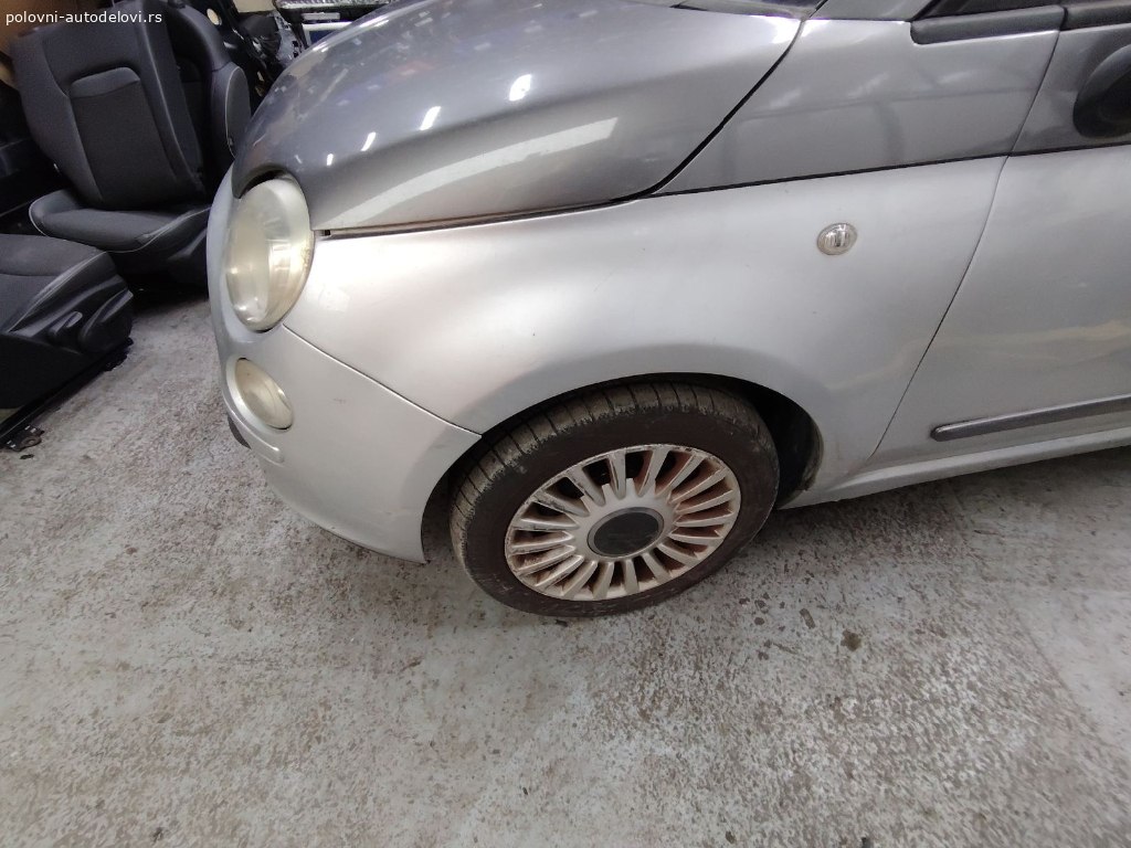 FIAT 500 LEVO KRILO SIVO ORIGINALNI DELOVI MOGUCA UGRADNJA