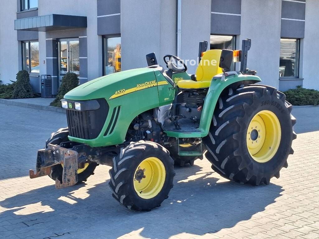 John Deere 4520 traktor točkaš