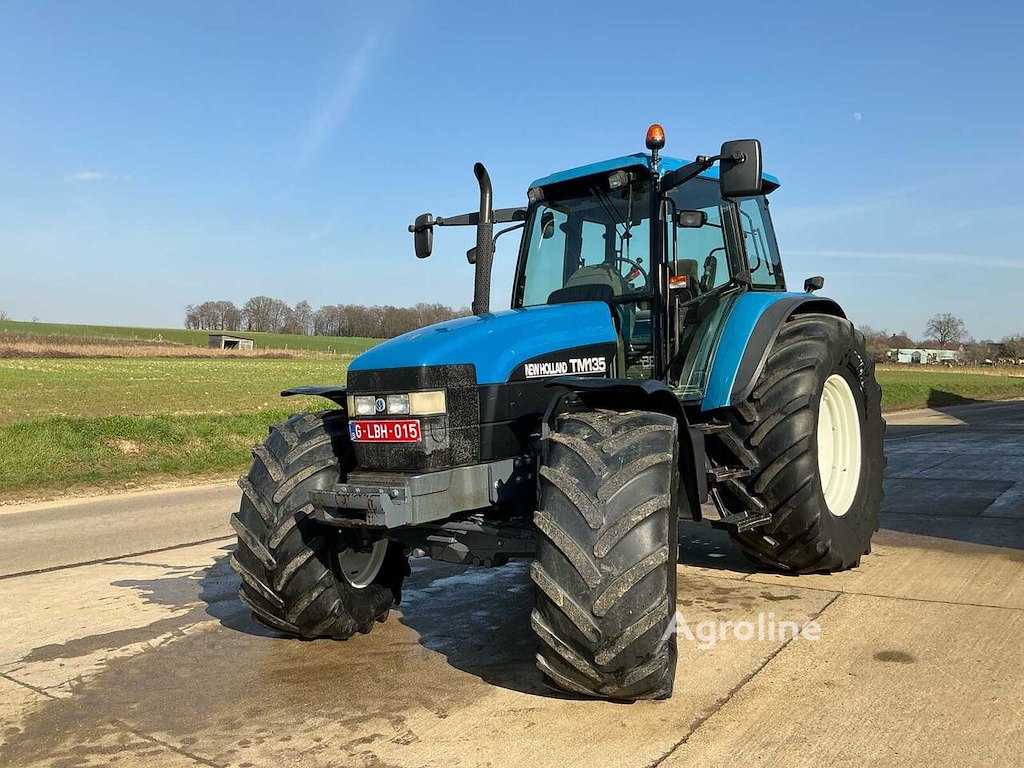 Prodaje se New Holland TM135 geveerde vooras traktor točkaš na aukciji