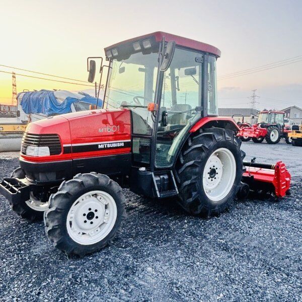 Mitsubishi TRACTOR(Mitsubishi) traktor točkaš