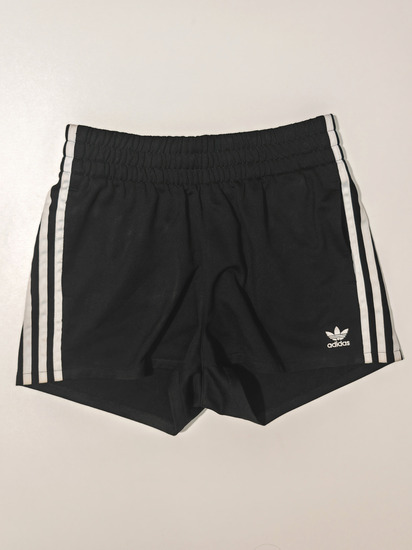 Adidas ženski šorc vel. 36