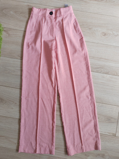 Bershka pantalone sirokih nogavica