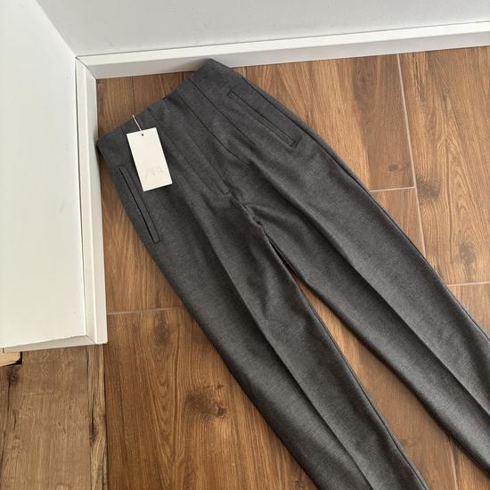 Zara sive pantalone Visok struk Novo