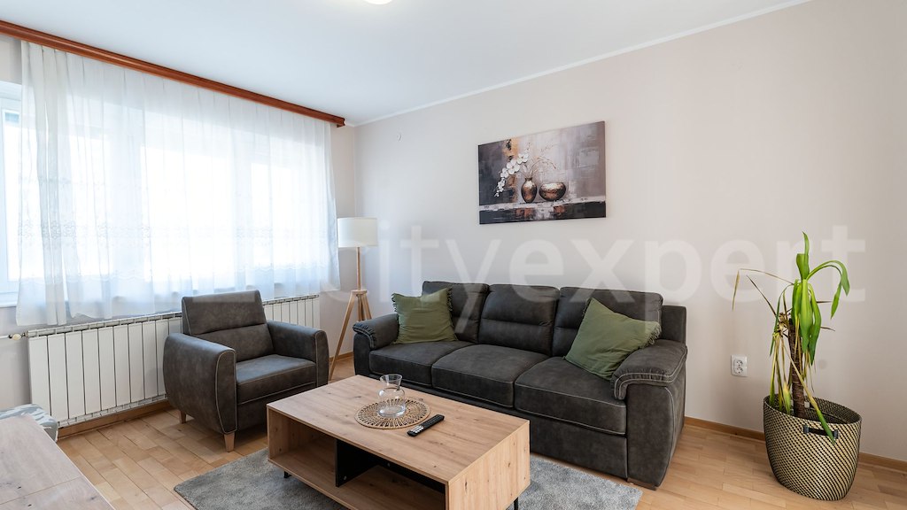 Stan u kući za izdavanje BEZ PROVIZIJE: Trosoban, 90m², Svetozara Miletića, Zemun - 890€