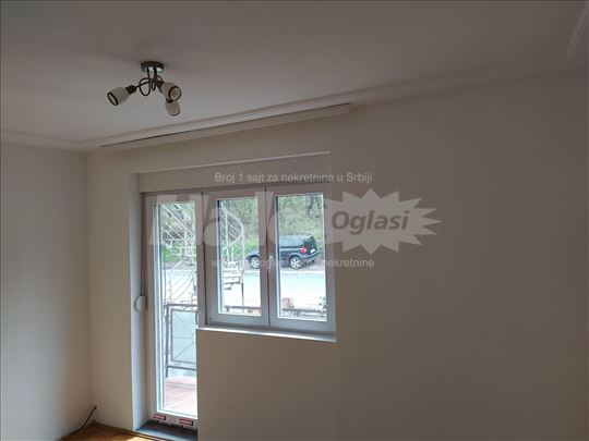 Prazan stan na Karaburmi, 68m2