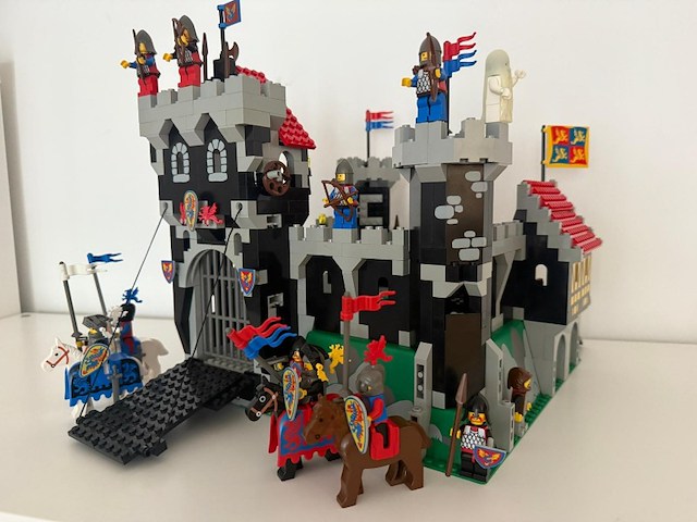 Lego Castle 6086: Black Knight`s Castle