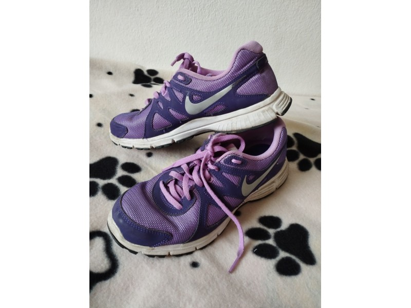 Nike Revolution 2 br. 38.5 Patike za trčanje