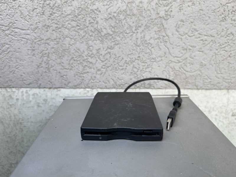 TEAC FD-05PUW eksterni čitač flopi diskova na USB