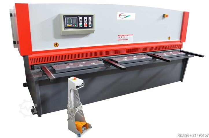 HIDRAULIČNE STOLNE MAKAZE 10 × 3200 mm
Metal Technics Polska HYDRAULICZNE NOŻYCE GILOTYNOWE 10 X 3200