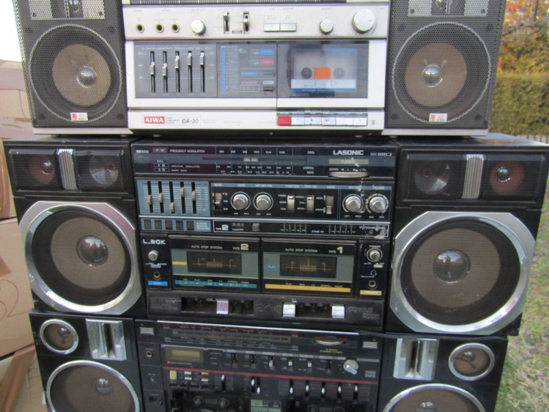 Tri vintage boombox kasetofona, za delove