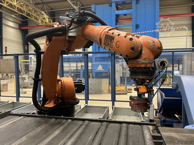 Plamen-rezna linija sa izbacivačem
Kuka KRC2 - KR 60L30-3 Roboter