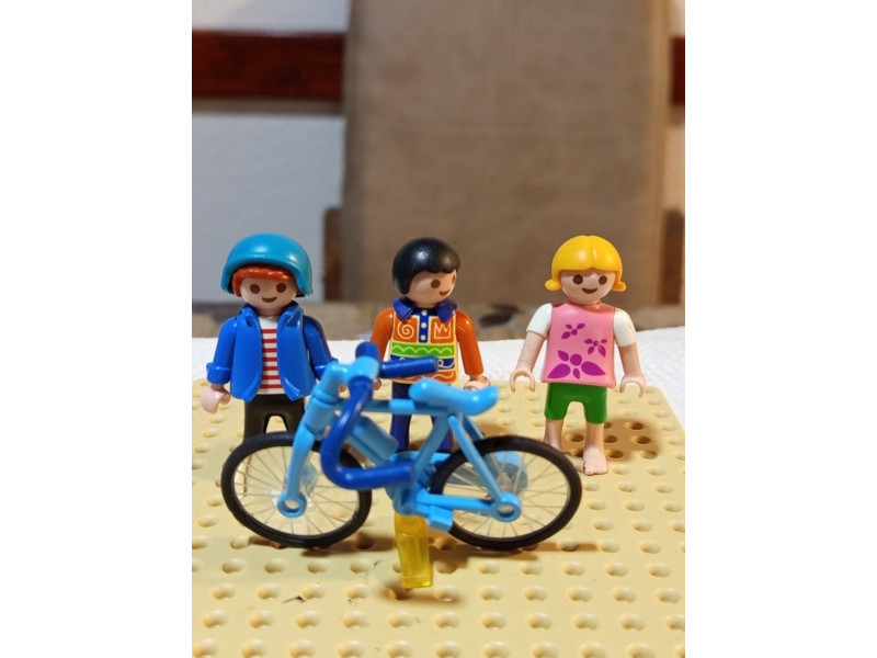 4. Playmobil figurice