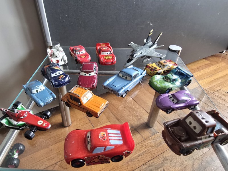 Lot Cars Disnex Pixar autica metalnih i 1 plastican,