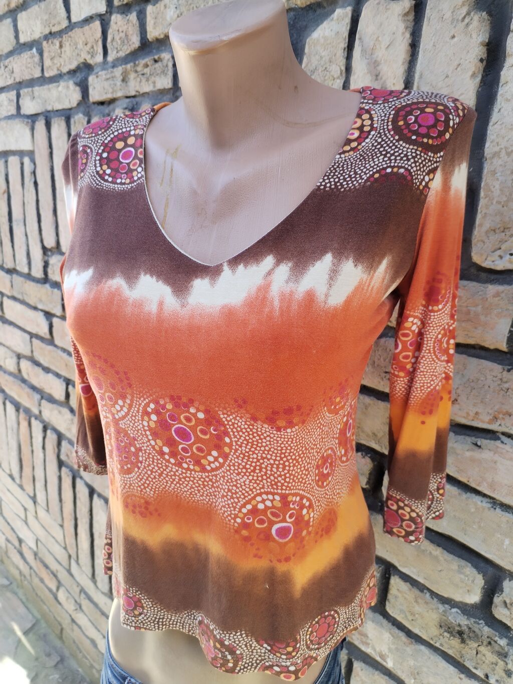 Majica sa 3/4 rukavima, veličina M, super očuvana. - Materijal