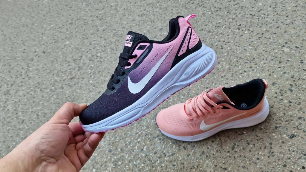 Nike ženske patike- Air Zoom stil Dostupni brojevi od 36-41 - Model