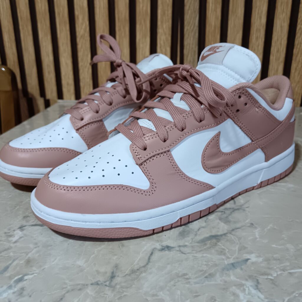 Nike Dunk Low – žensko izdanje u kombinaciji boja Rose/White -