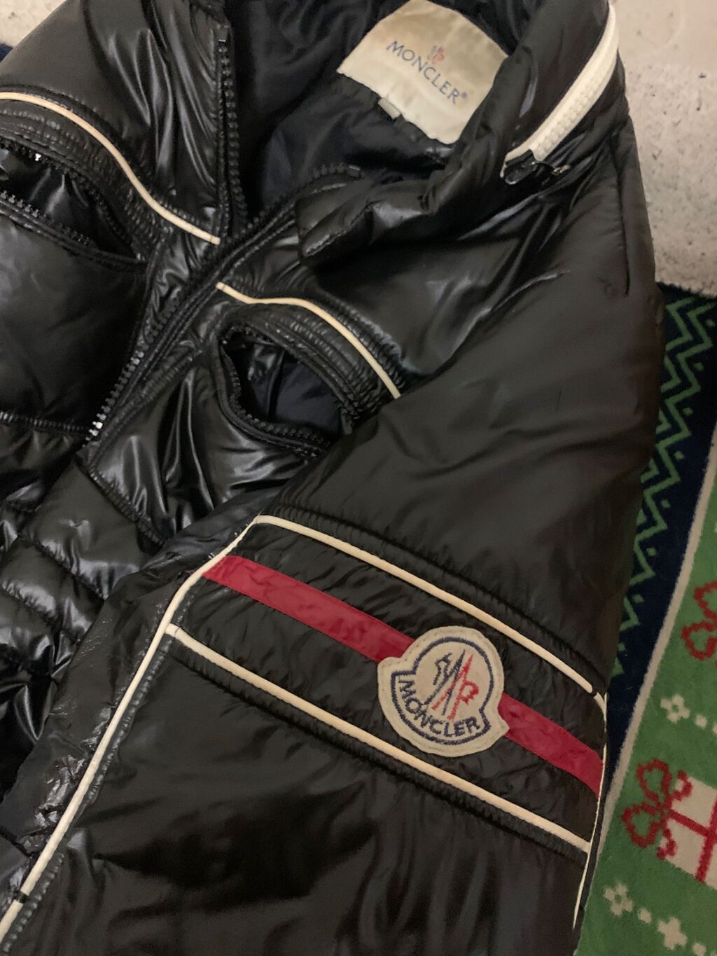 Moncler muška zimska jakna – crna, sjajni najlon sa perjem - Model sa