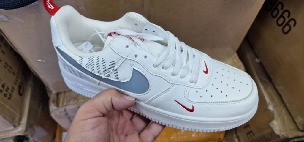   Nike Air Force 1 Special Edition – Premium Modeli      ​Osveži svoj