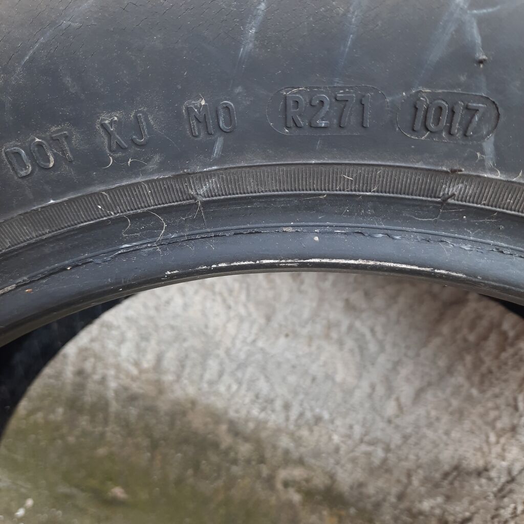 Polovne Auto gume. 2 PIRELI dimenz.185/65/15 dubina sare 6mm(Letnje)i