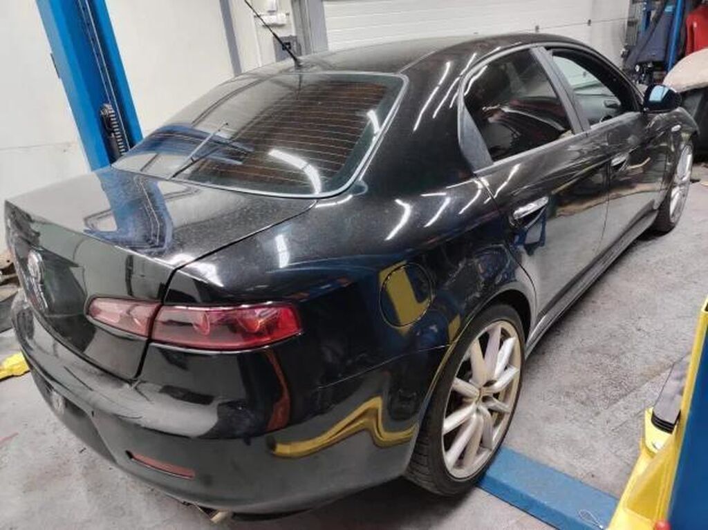 Alfa Romeo 159 zadnji branik kod boje 601. Alfa Romeo 159 zadnji