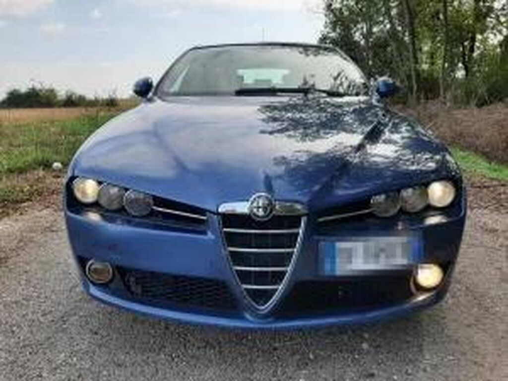 Alfa Romeo 159 branik kod boje 275A. Alfa Romeo 159 branik kod boje