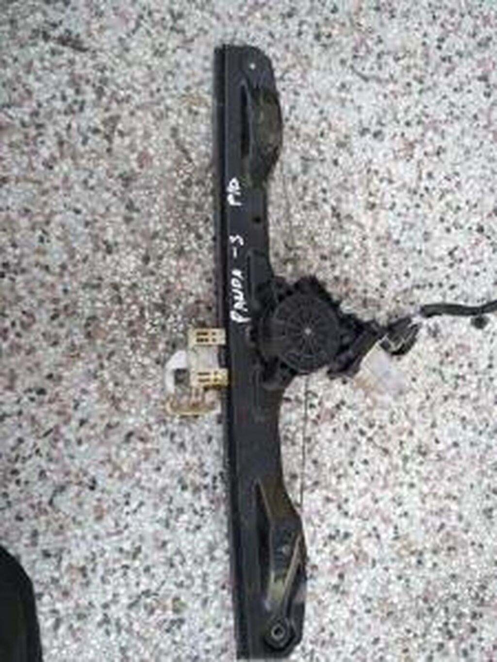 Fiat panda 3 prednji desni podizac stakla. Fiat panda 3 prednji desni