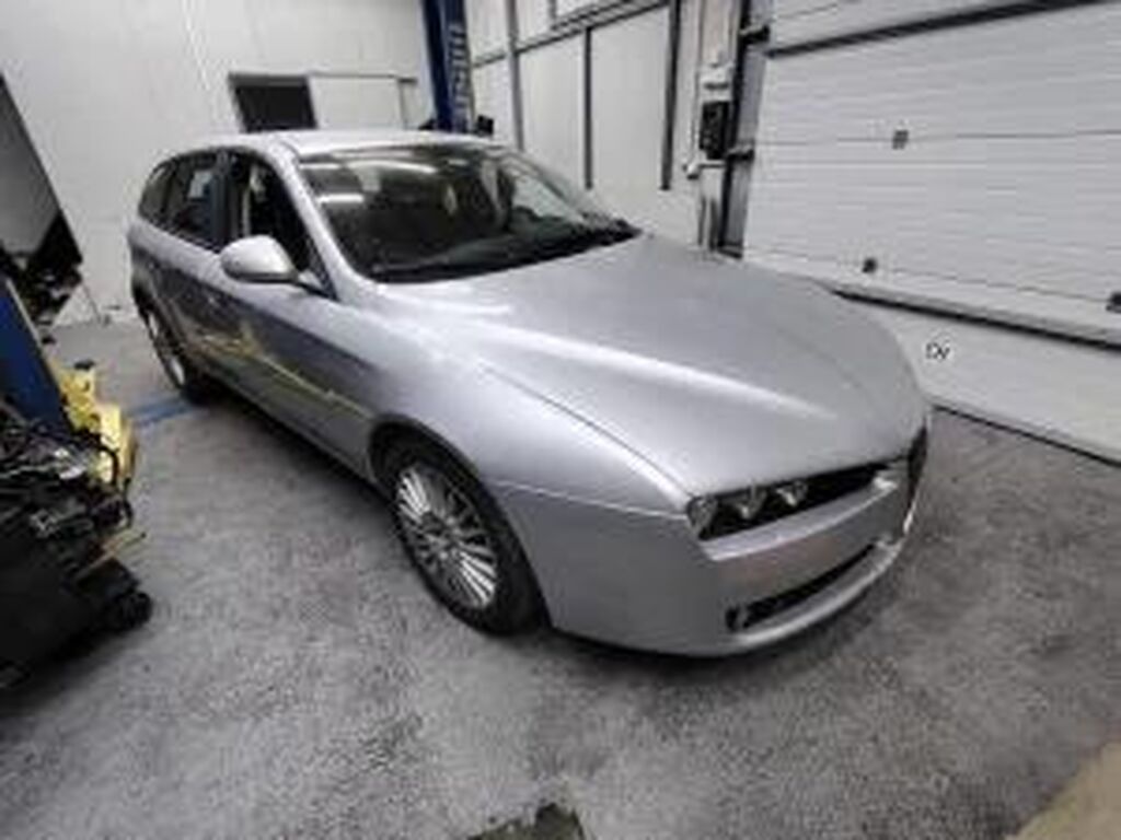 Alfa Romeo 159 kompletan auto u delovima kod boje 565/A. Alfa Romeo