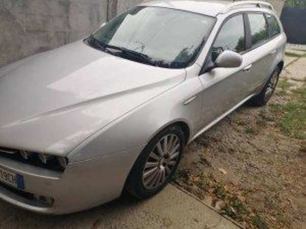 Alfa Romeo 159 prednji branik. Alfa Romeo 159 prednji branik Kontakt