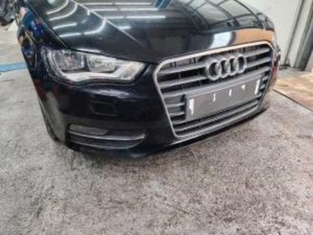 Audi a3 8v branik prednji kod boje LY9B . Audi a3 8v branik prednji