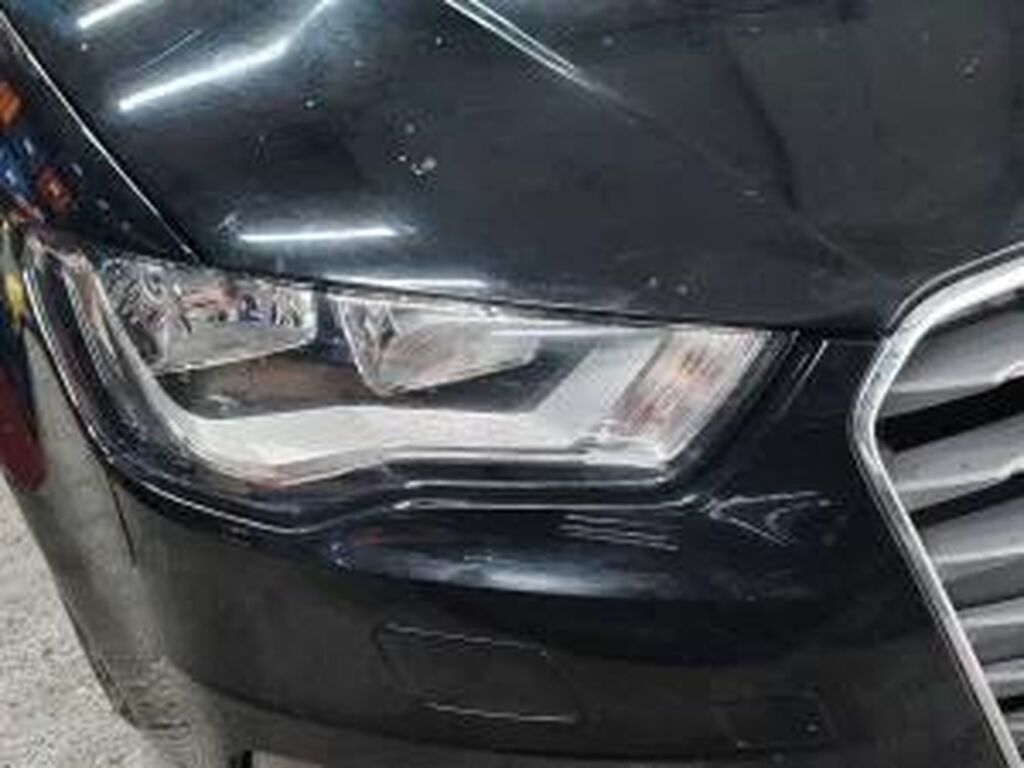 Audi a3 8v desni far . Audi a3 8v desni far Kontakt 3 0 pre 8 dana