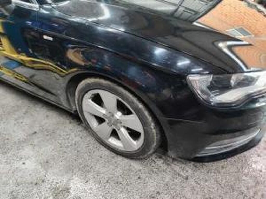 Audi a3 8v krilo desno kod boje LY9B . Audi a3 8v krilo desno kod boje