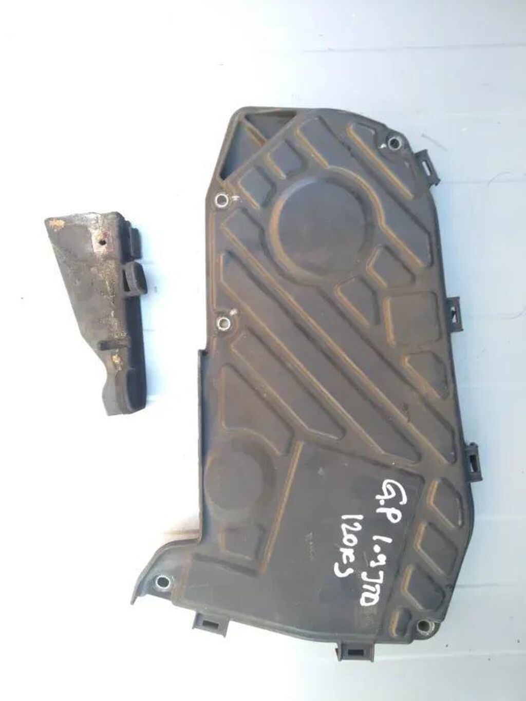 Fiat Grande Punto poklopac zupcastog kaisa 1.9 jtd 120ks. Fiat Grande