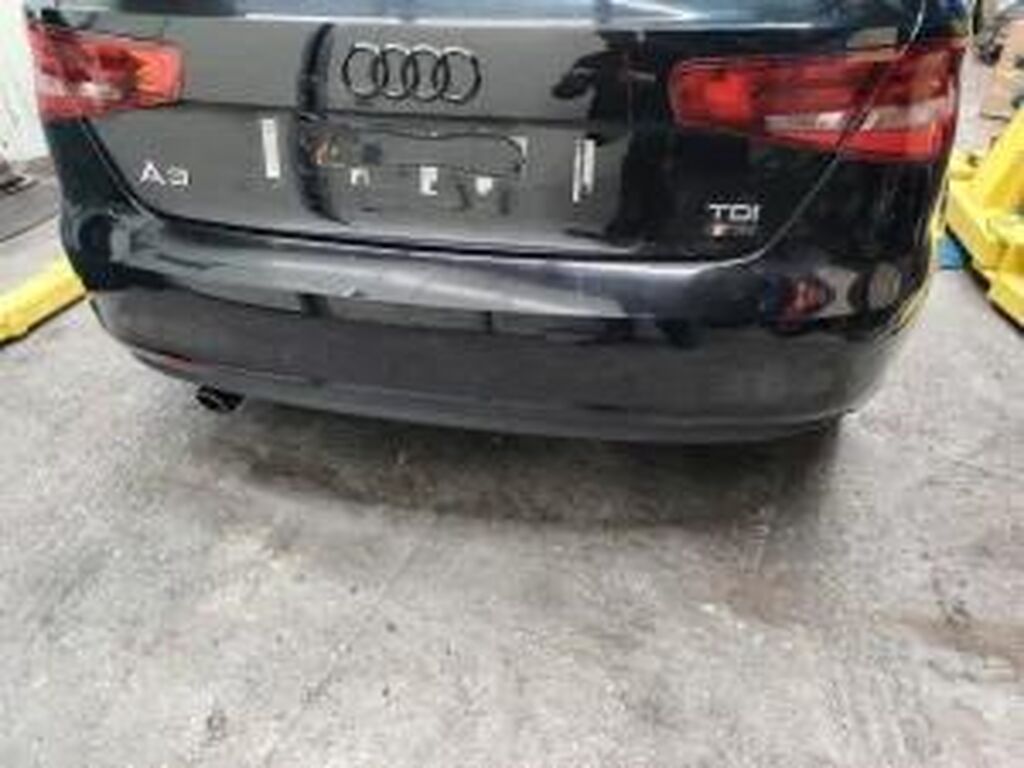 Audi a3 8v zadnji branik kod boje LY9B . Audi a3 8v zadnji branik kod