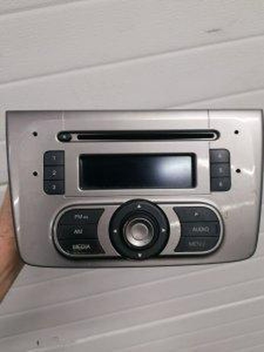 Alfa Romeo Mito cd radio. Alfa Romeo Mito cd radio Originalni delovi