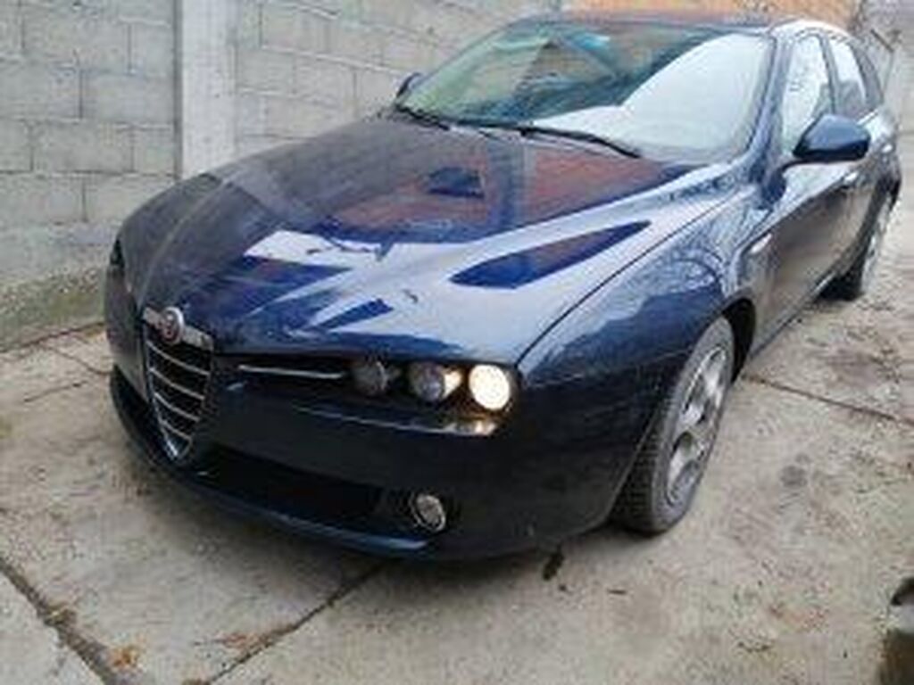 Alfa Romeo 159 hauba. Alfa Romeo 159 hauba Kontakt 207 3 pre 7 dana